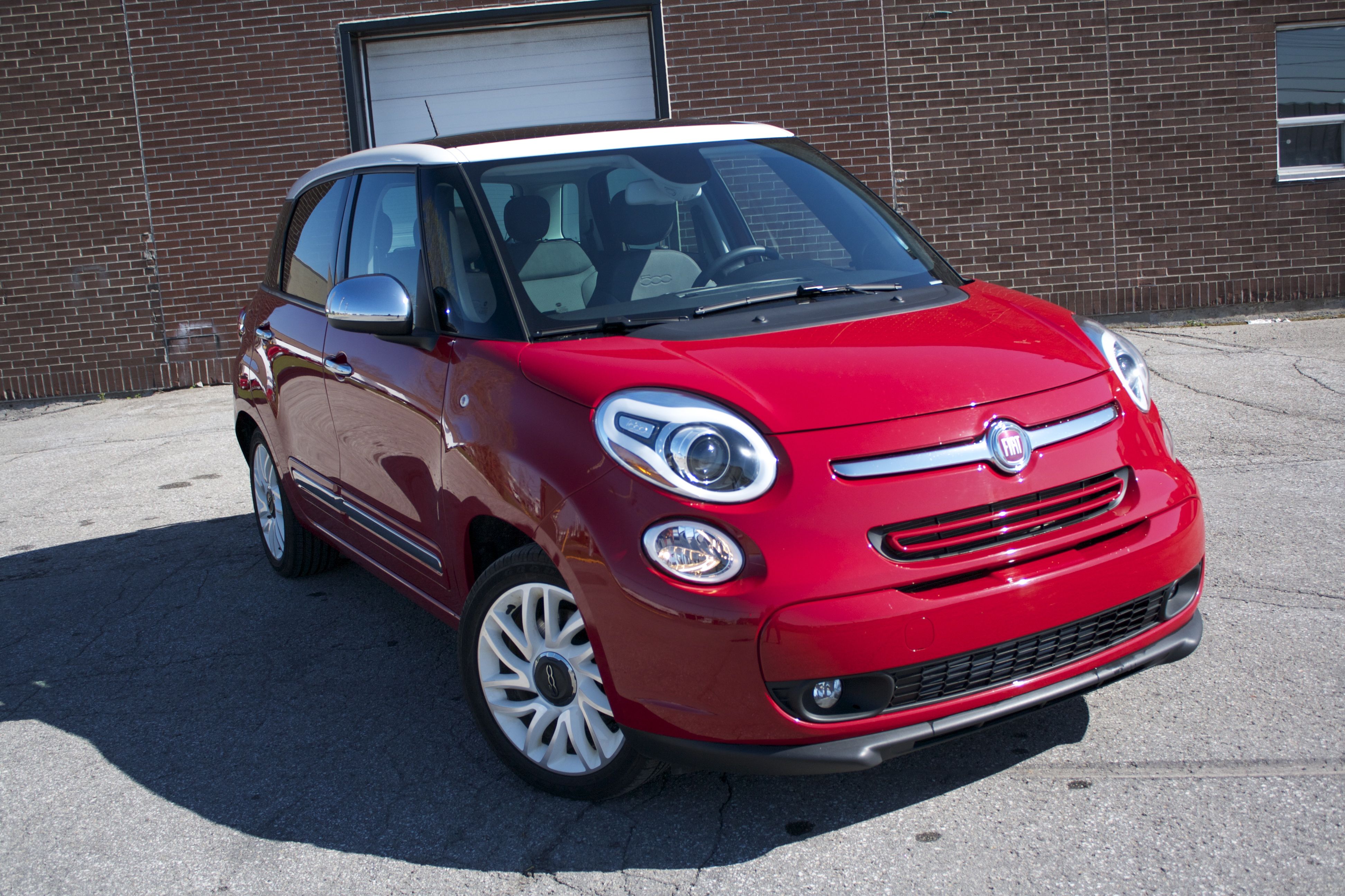 2014 Fiat 500L Lounge: An odd aquarium-like world | Woman And Wheels