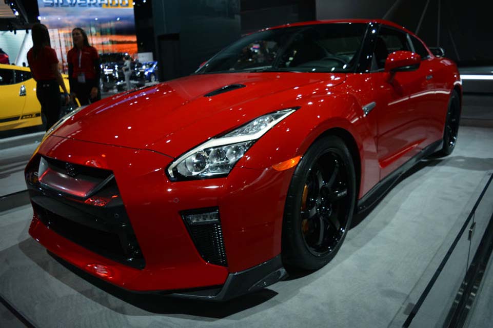 New York 2017: special editions of the Nissan 370Z et GT-R | Woman And ...